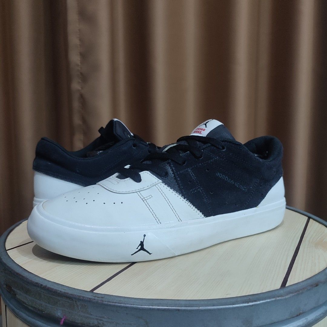 jordan series ES black white, Fesyen Pria, Sepatu , Sneakers di Carousell