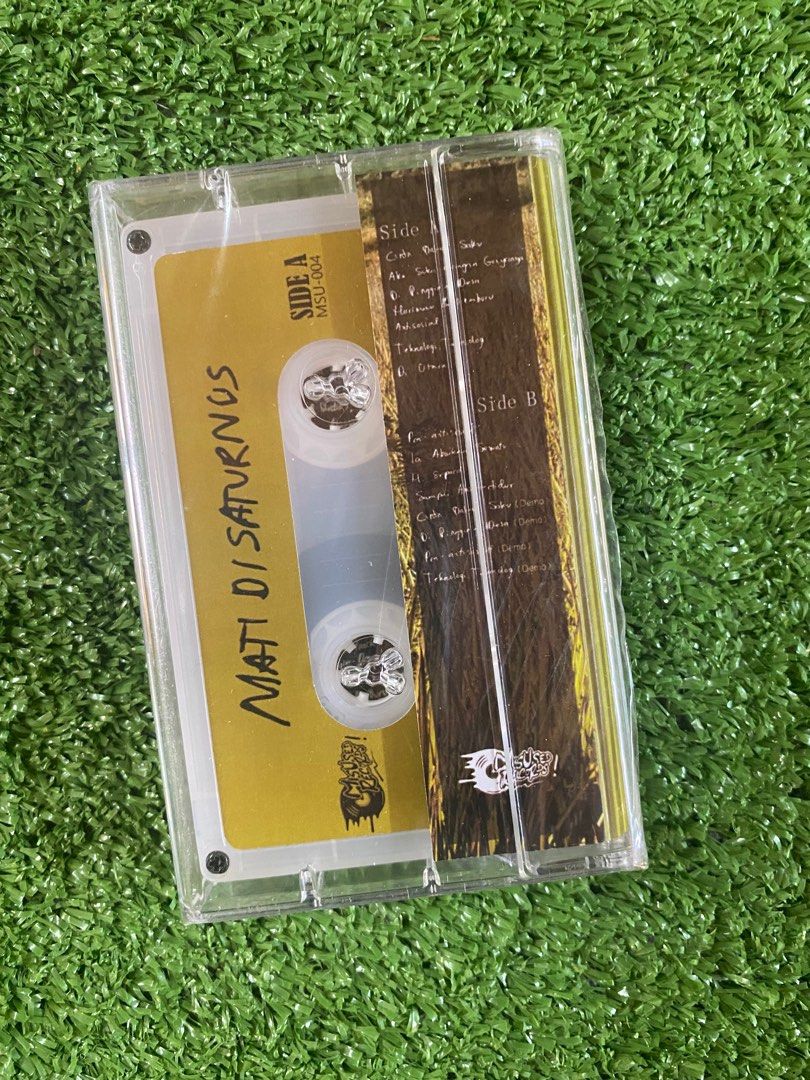 KASET MATI DI SATURNUS Balada Orang-Orang Piknik, Hobbies & Toys, Music ...