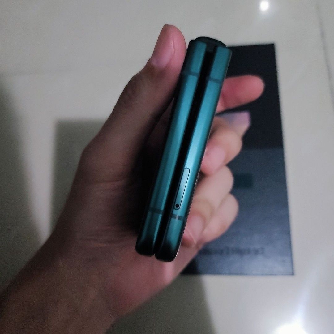 (LCD Green Line) LNIB Samsung Z Flip 3 (5G) 256Gb Green (Local Set ...