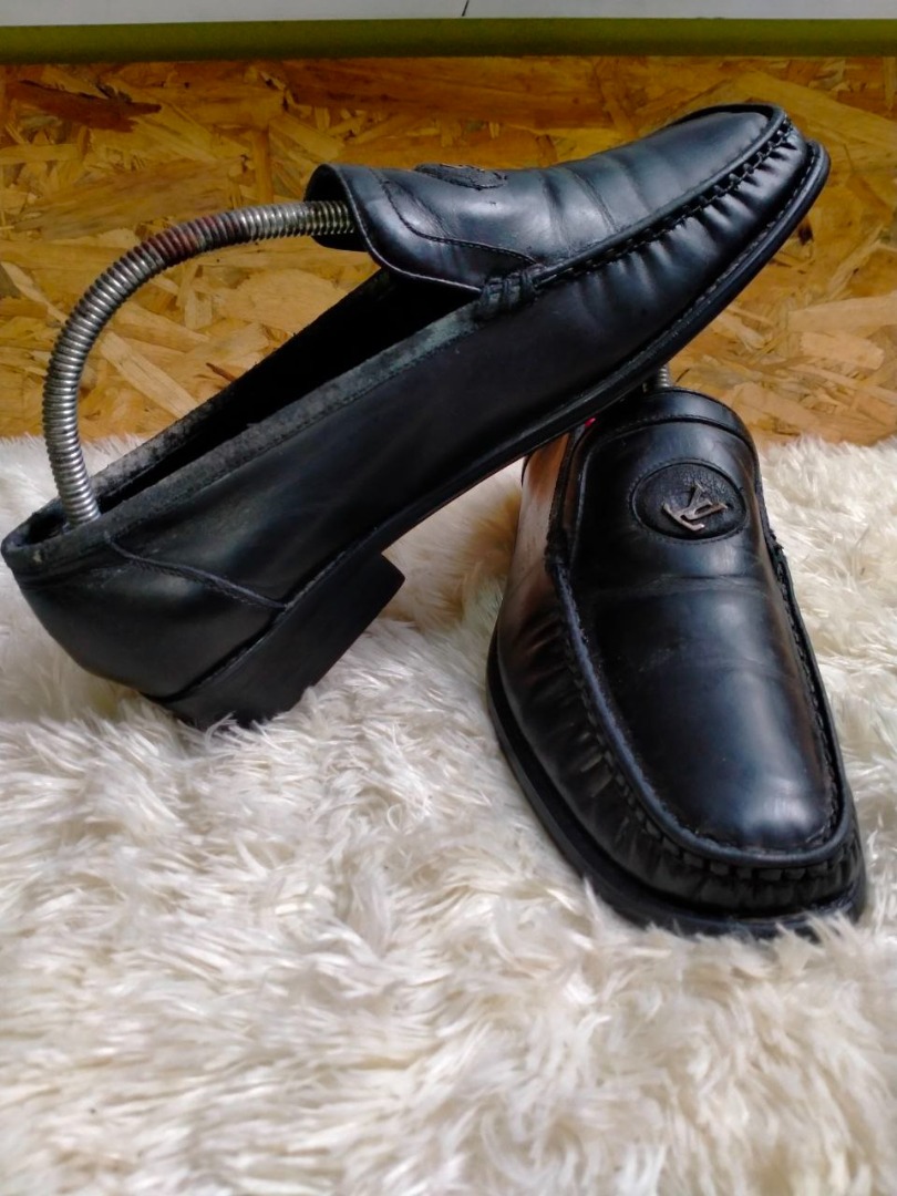 Louis Vuitton Code: LV007 Saiz: 8, Men's Fashion, Footwear, Casual shoes on Carousell