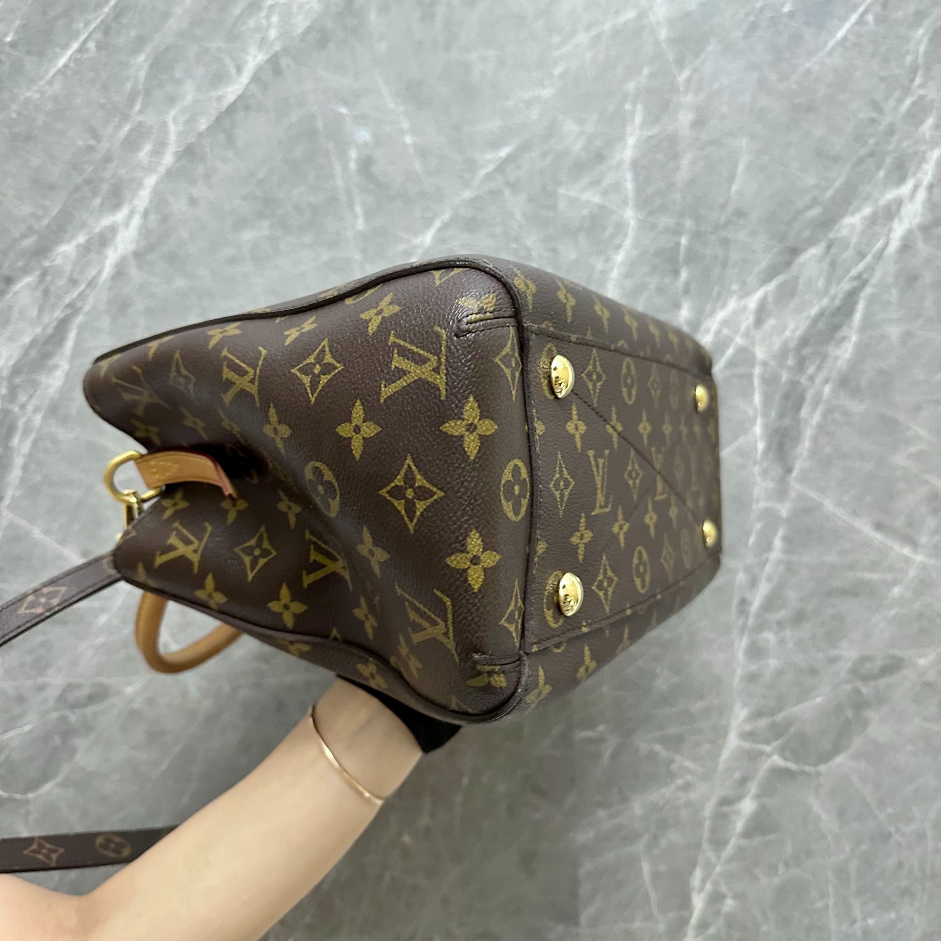 LV Montaigne MM Monogram, Luxury, Bags & Wallets on Carousell