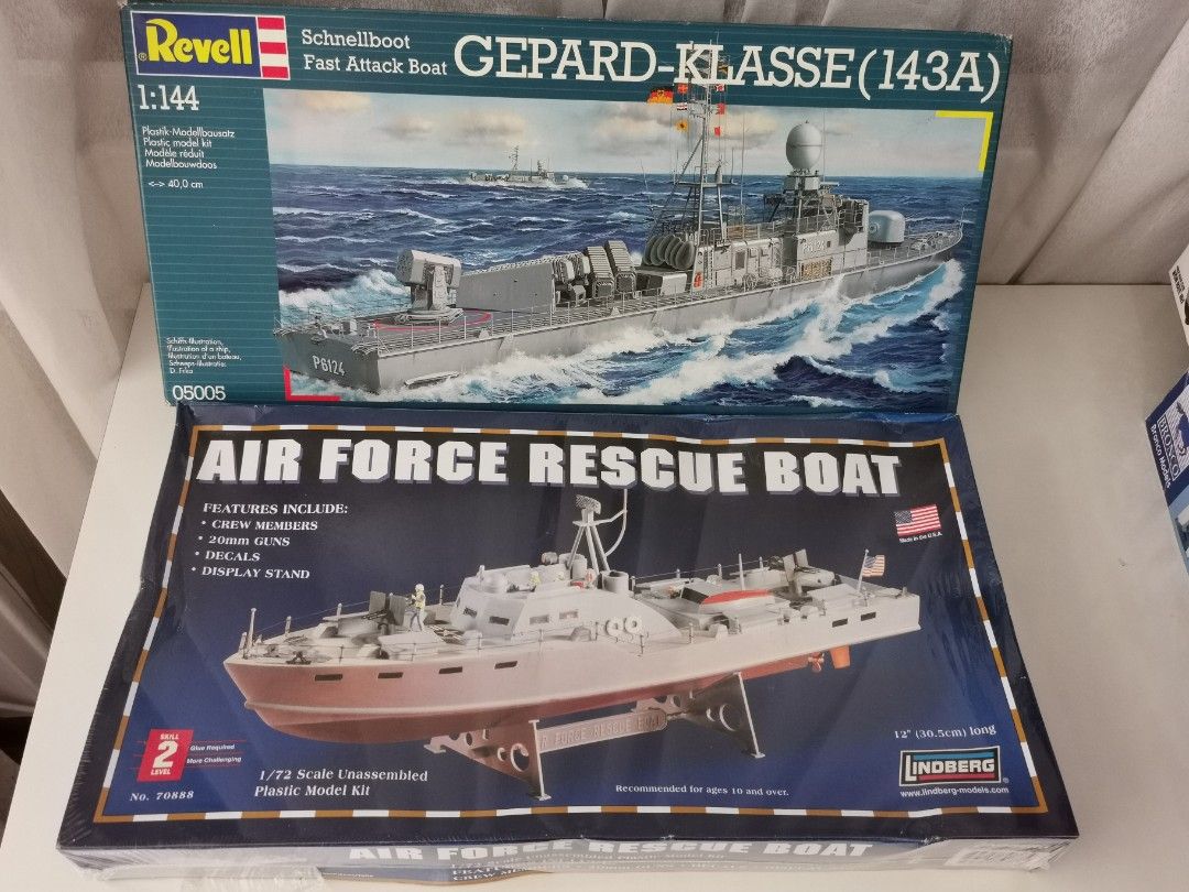 Out of production Ship model kits fast boat, missile boat, submarine ...