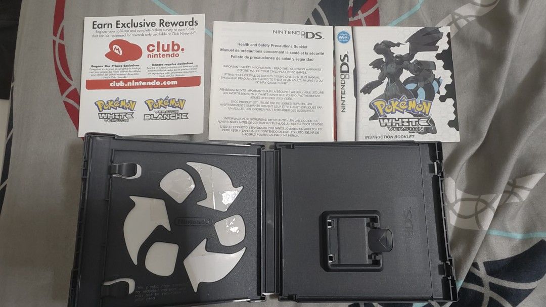 Pokemon white cover with inserts, Video Gaming, Video Games, Nintendo ...