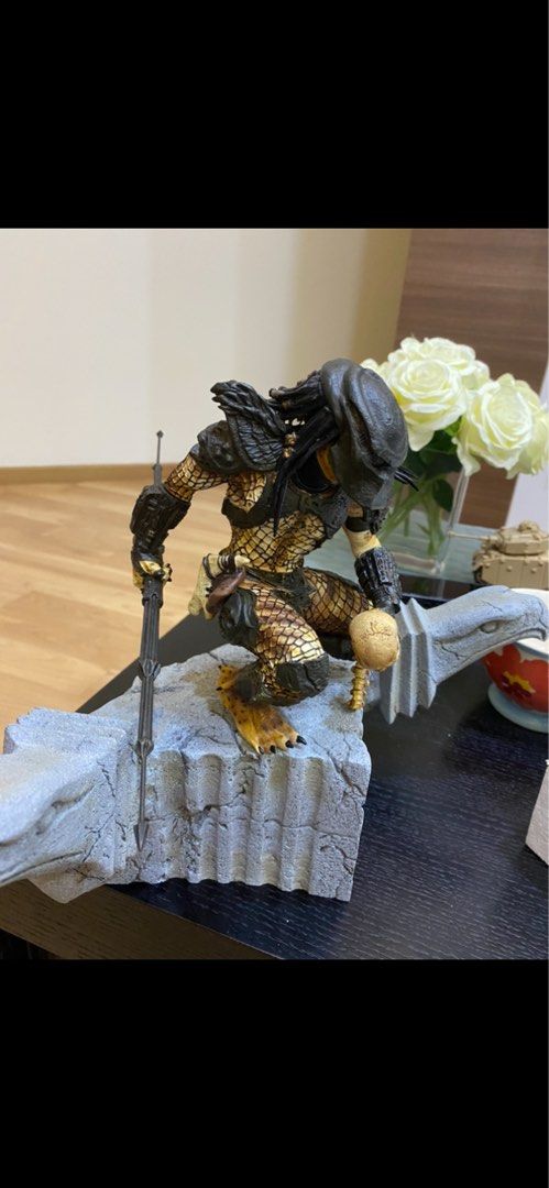 Predator 2 model/Statue, Hobbies & Toys, Memorabilia & Collectibles ...