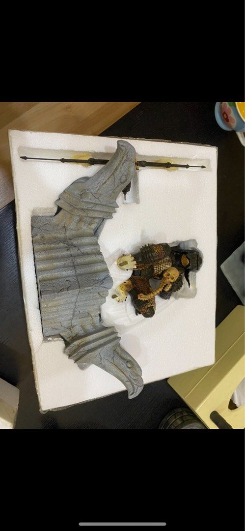 Predator 2 model/Statue, Hobbies & Toys, Memorabilia & Collectibles ...