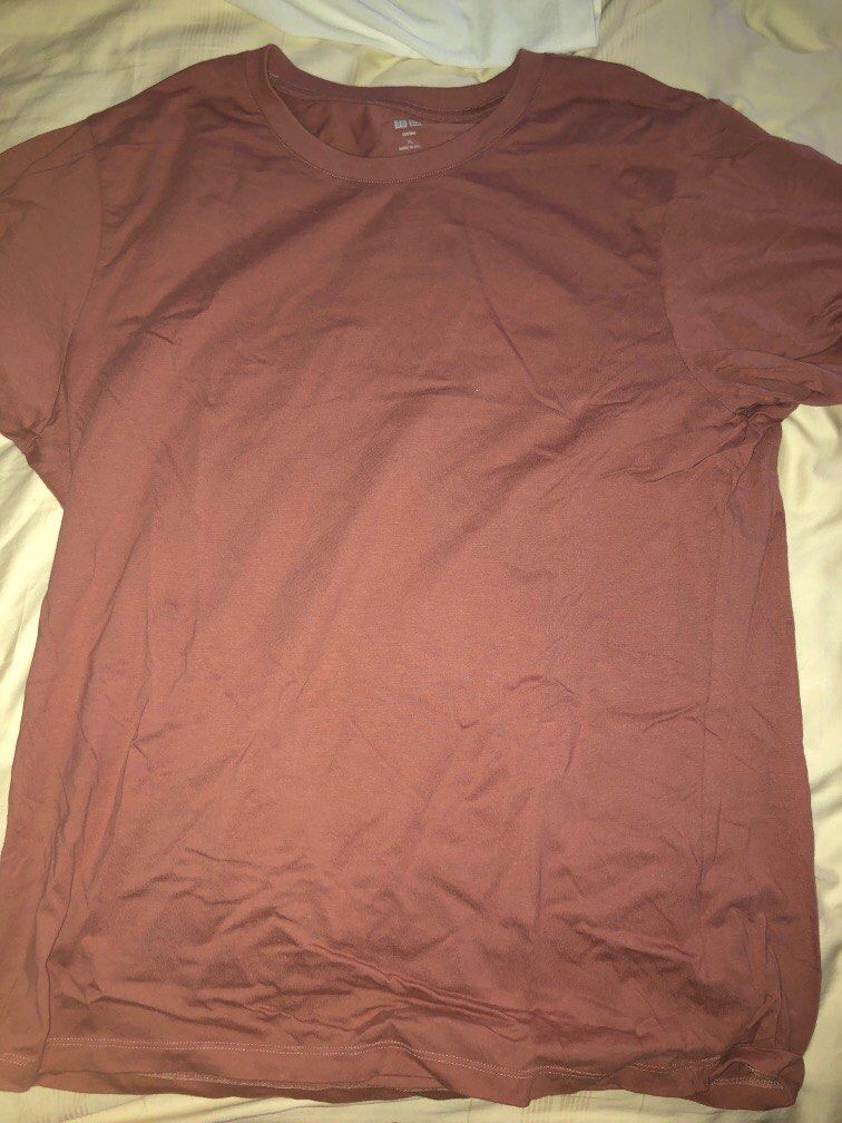 Red uniqlo t shirt, Women's Fashion, Tops, Shirts on Carousell