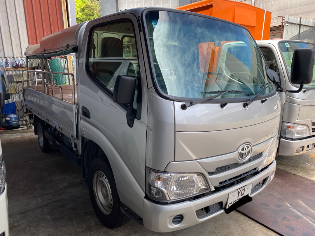 Rent Lorry 10ft Toyota Dyna Retractable Canopy Manual Diesel Truck ...