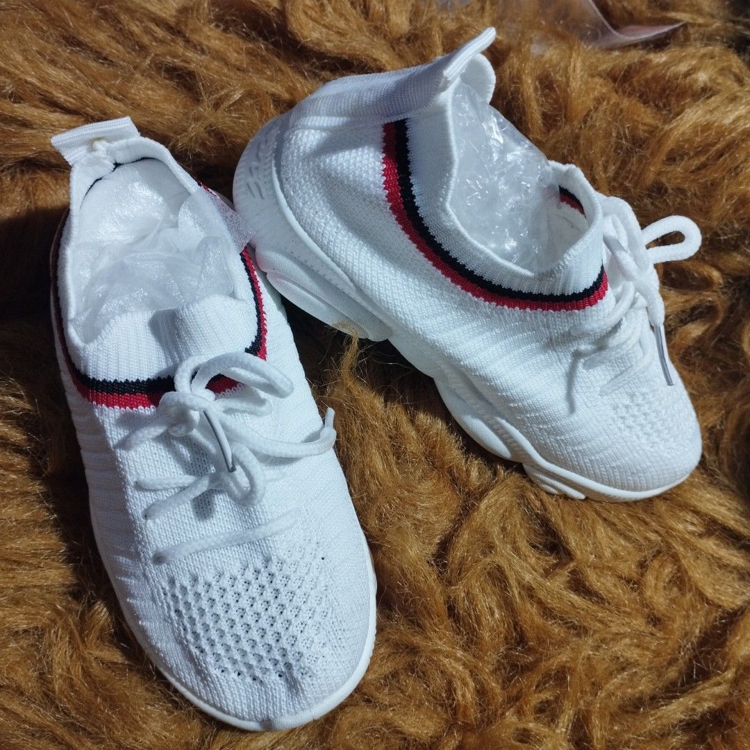 Sepatu sneaker gaya casual dengan dasar lembut model lace up untuk anak ...