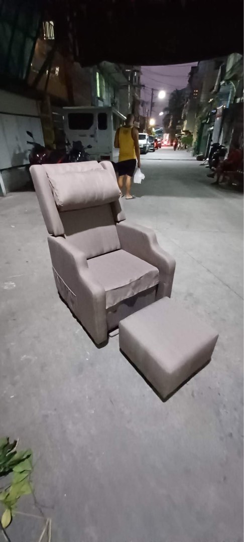Single Relaxing Sofa with Foot Rest (2 Options), on Carousell
