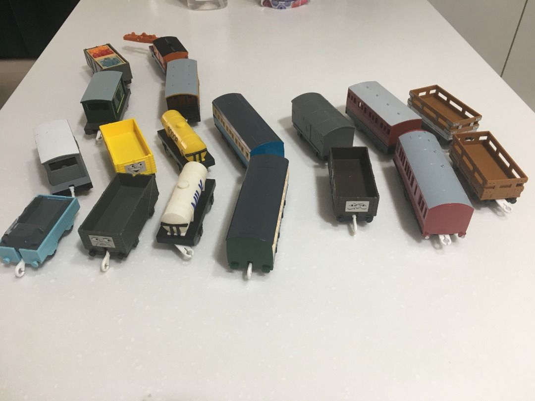 TAKARA TOMY Plarail - Thomas & Friends freight car (goods wagons) set, Hobbies & Toys, Toys ...