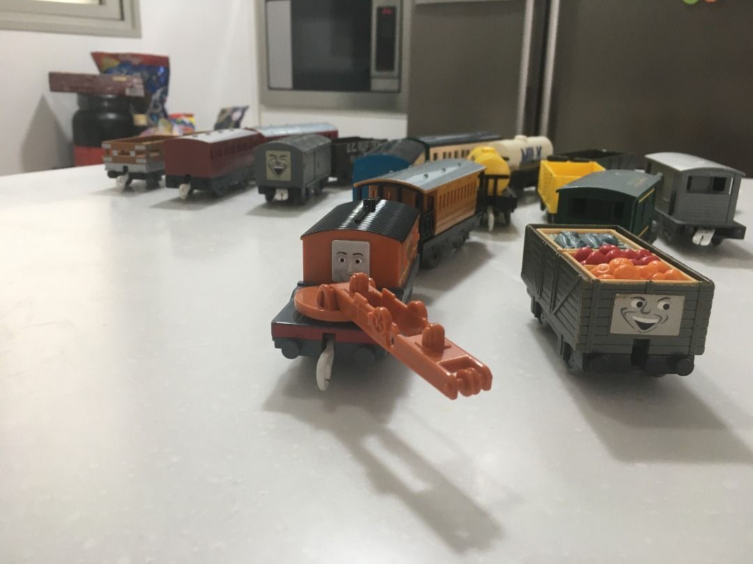 TAKARA TOMY Plarail - Thomas & Friends freight car (goods wagons) set ...