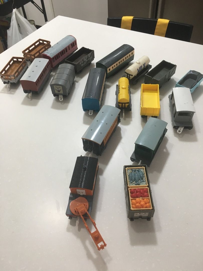 TAKARA TOMY Plarail - Thomas & Friends freight car (goods wagons) set, Hobbies & Toys, Toys ...