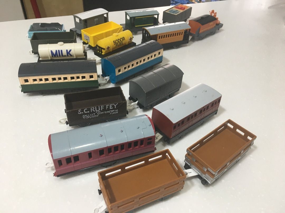 TAKARA TOMY Plarail - Thomas & Friends freight car (goods wagons) set, Hobbies & Toys, Toys ...