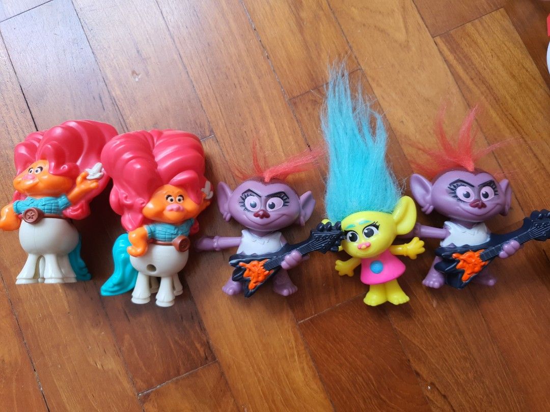 Trolls collection of small dolls with a mini free troll, Hobbies & Toys ...