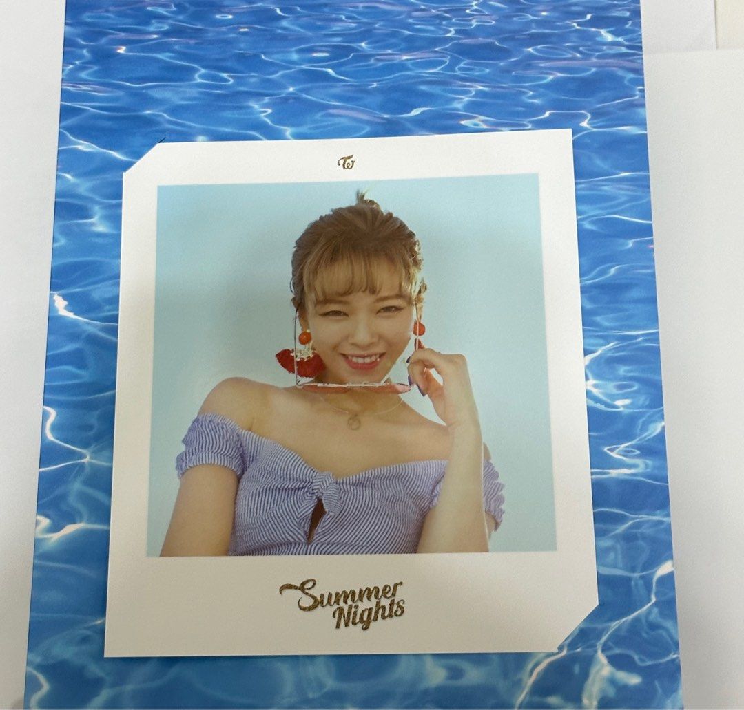 Twice summer nights 兩個版本專輯, 書籍、休閒與玩具, 收藏、紀念品, 明星週邊在旋轉拍賣