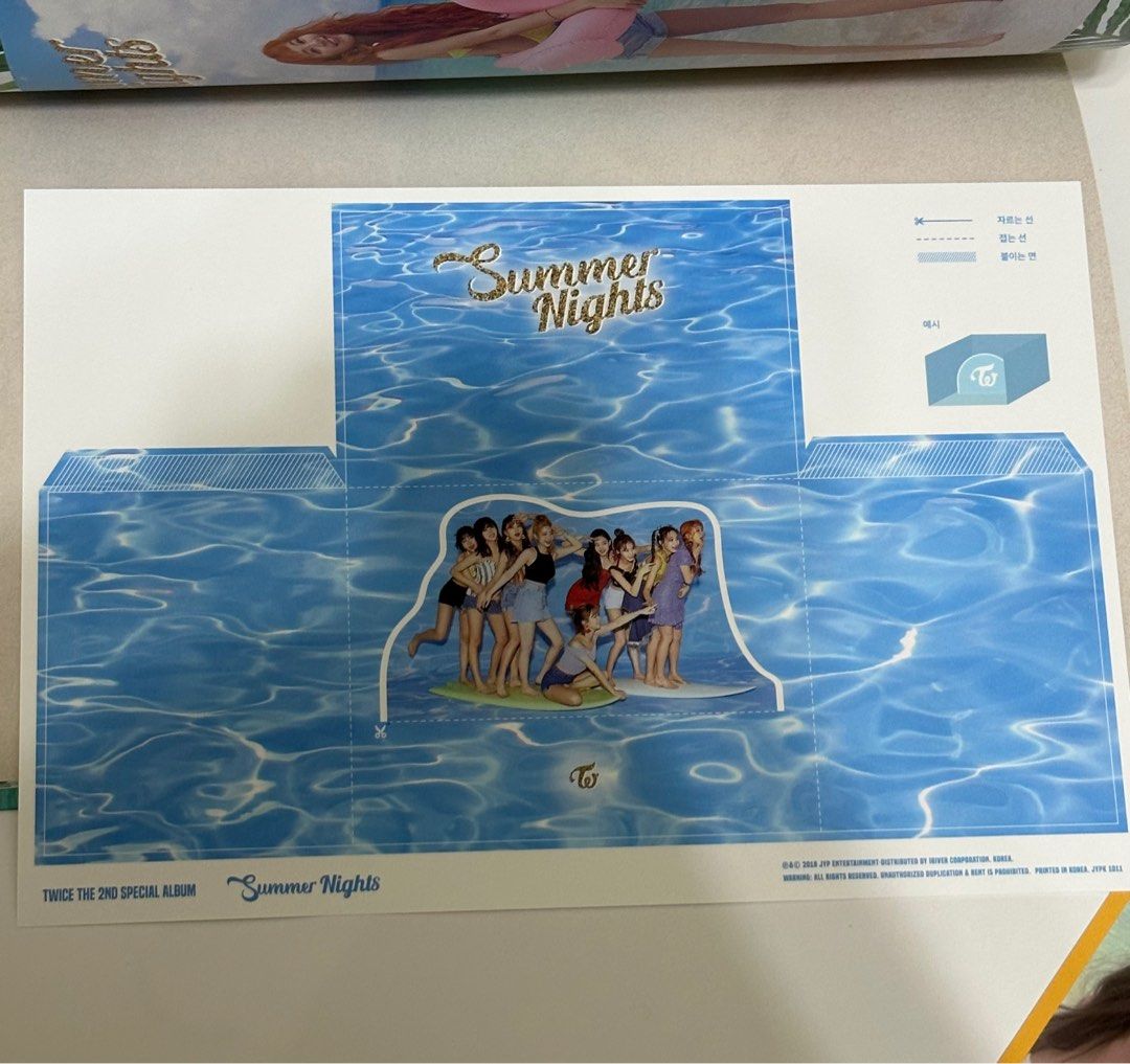 Twice summer nights 兩個版本專輯, 書籍、休閒與玩具, 收藏、紀念品, 明星週邊在旋轉拍賣