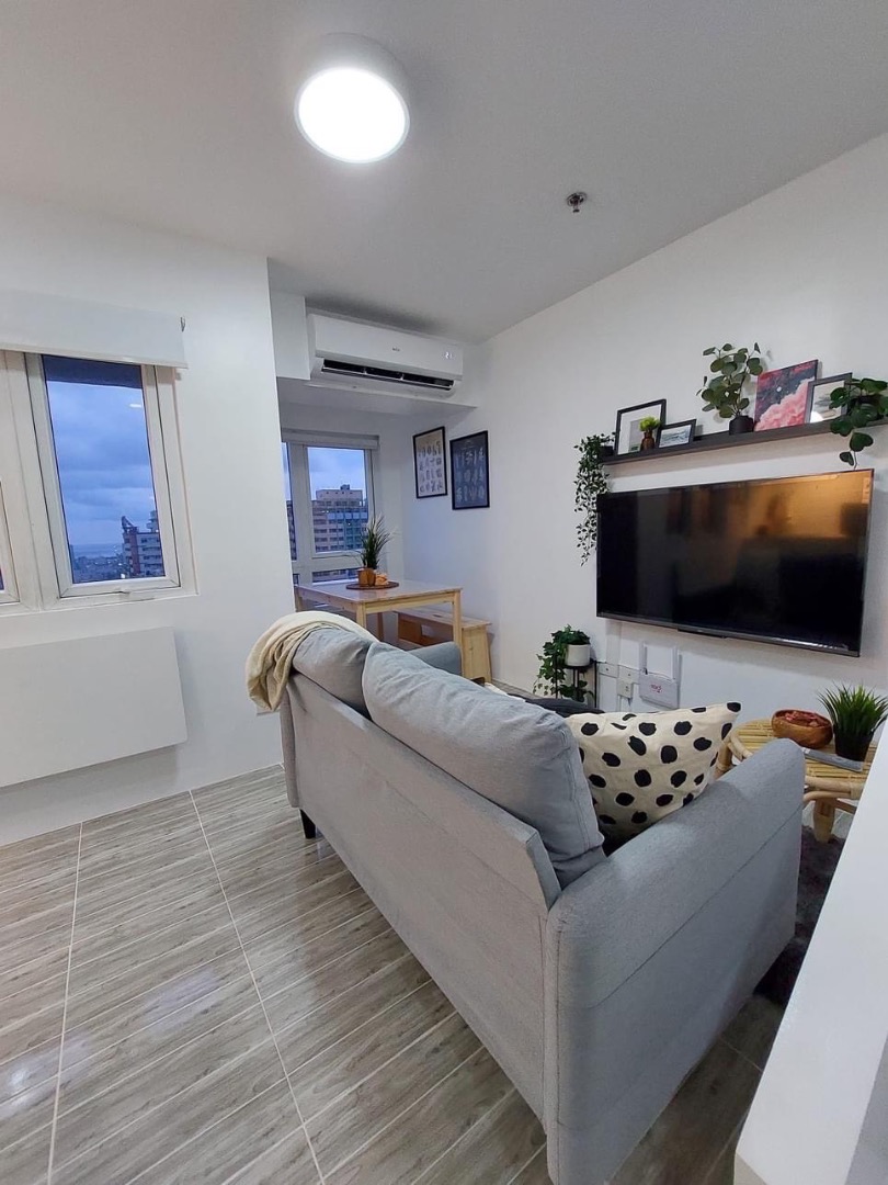 3-Bedroom Penthouse Condominium Unit in Victoria de Makati on Carousell