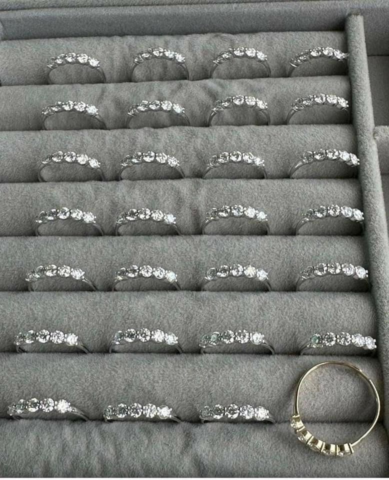 5-Stones Ring, Women's Fashion, Jewelry & Organizers, Rings on Carousell