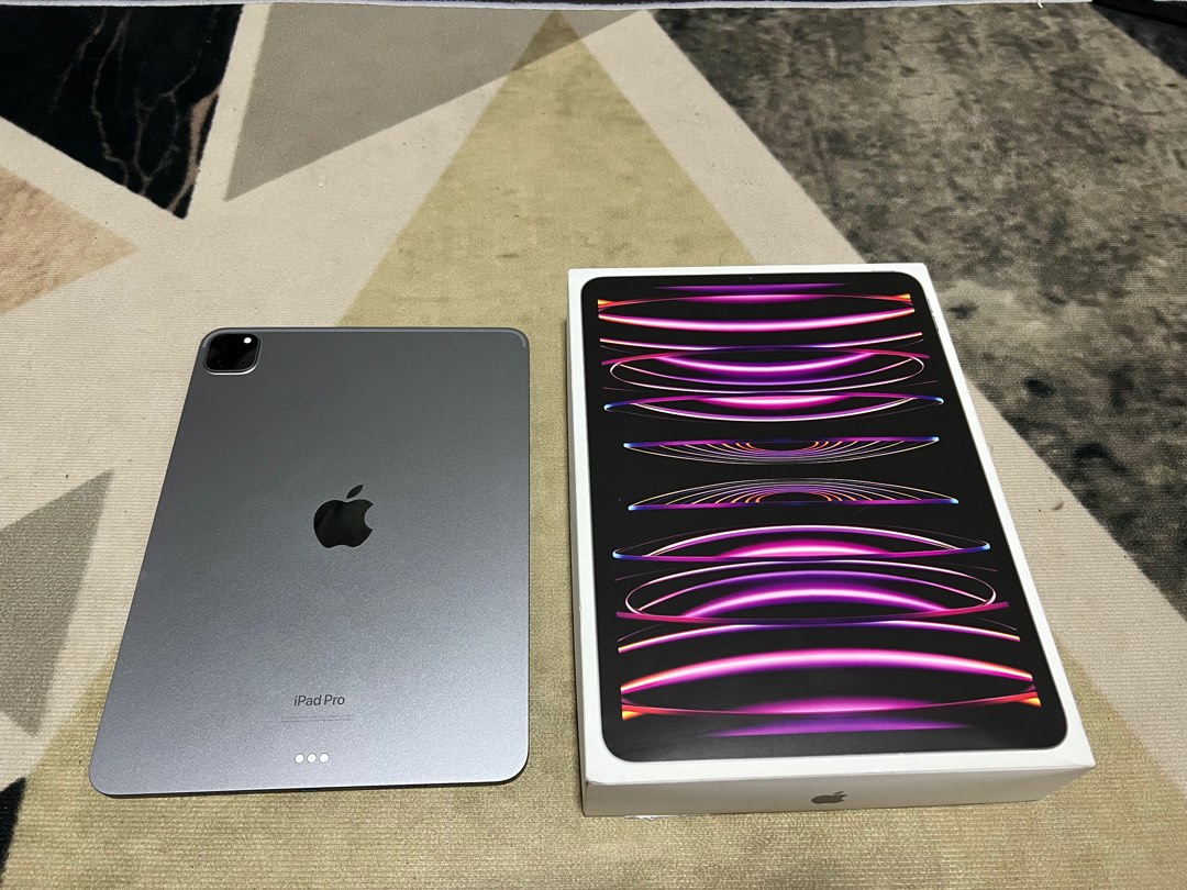 Apple iPad Pro M2 4th Gen 256gb Wifi only! Complete and Under warranty ...