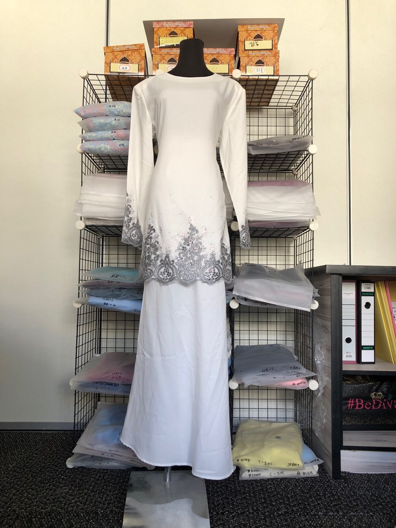 BAJU KURUNG PUTIH LACE GREY, Women's Fashion, Muslimah Fashion, Baju ...