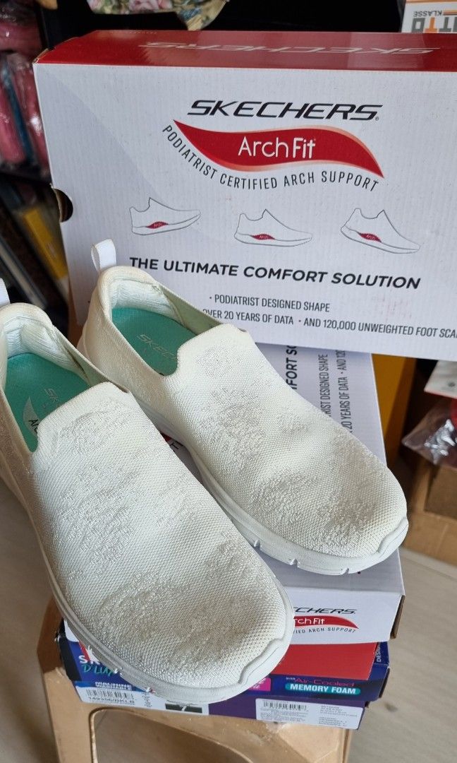 Di jual sepatu Skechers ArchFit putih ukuran 37 dan 38 box masih ...