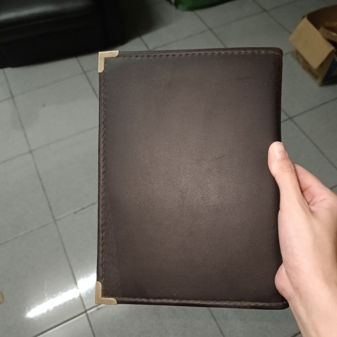 Diary Buku Notebook Hitam Yang dijual di Gramedia, Fesyen Pria, Tas ...