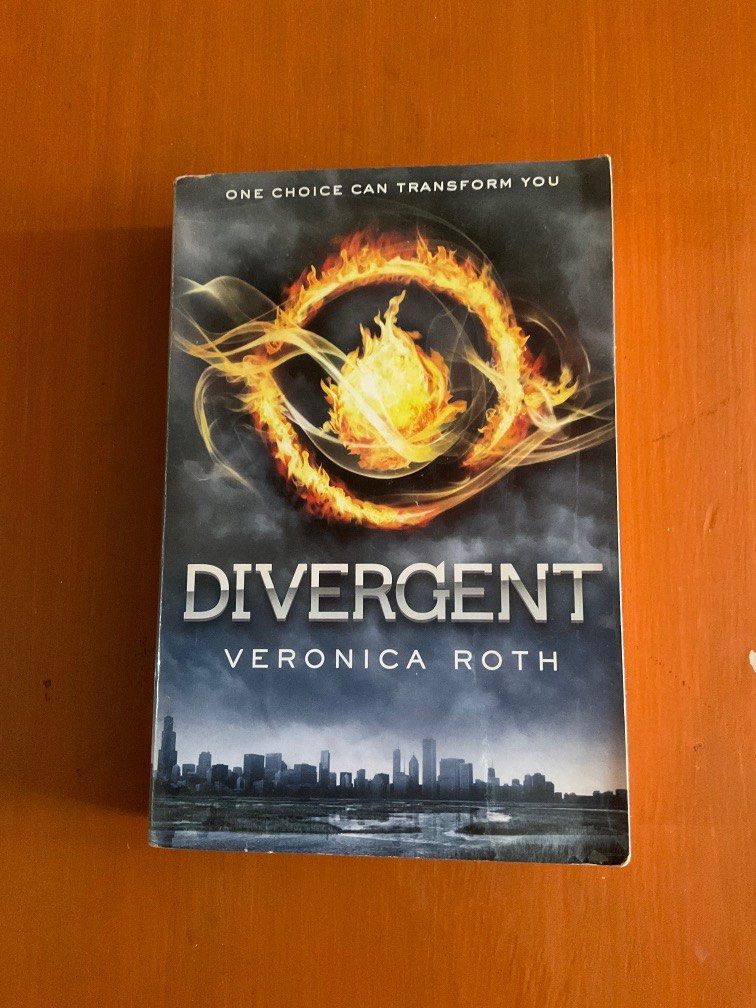 Divergent novel book by Veronica Roth on Carousell