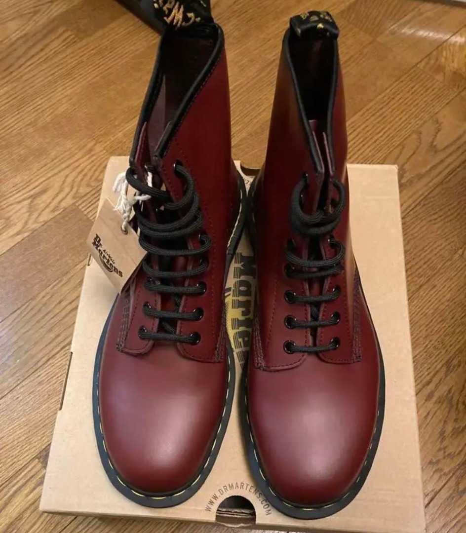 Dms cherry red 1460 on Carousell