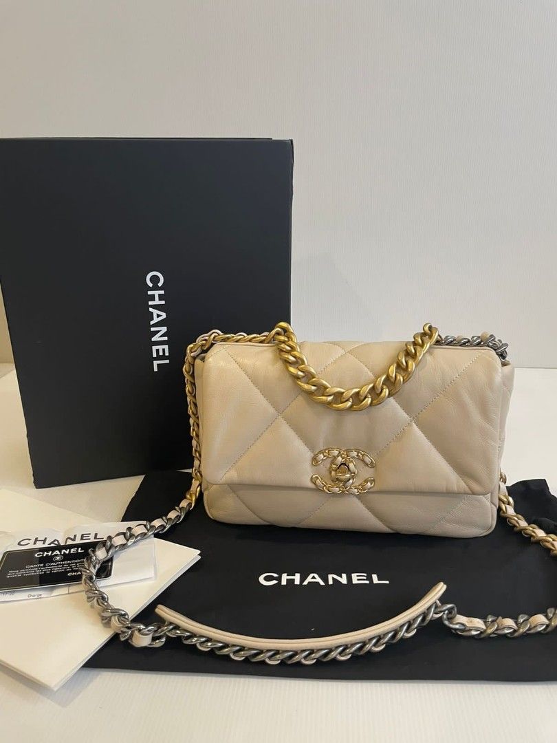 Fast Sale Excellent Chanel C19 Small Light Beige Lambskin Ghw Seri 30 Comes with strap, booklet ...