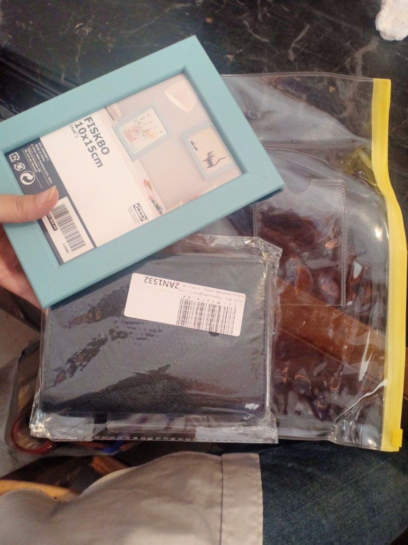 Frame ikea dan pasport cover, Barang Yang Dicari di Carousell