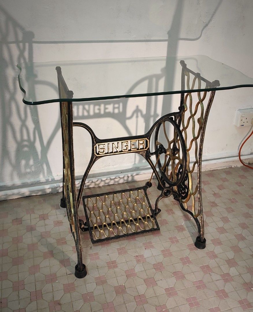 Gorgeous Vintage Singer Spider sewing machine table, Hobbies & Toys ...