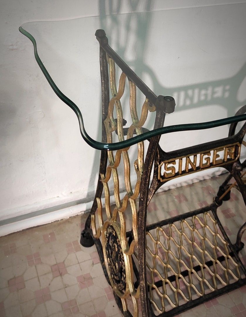 Gorgeous Vintage Singer Spider sewing machine table, Hobbies & Toys ...