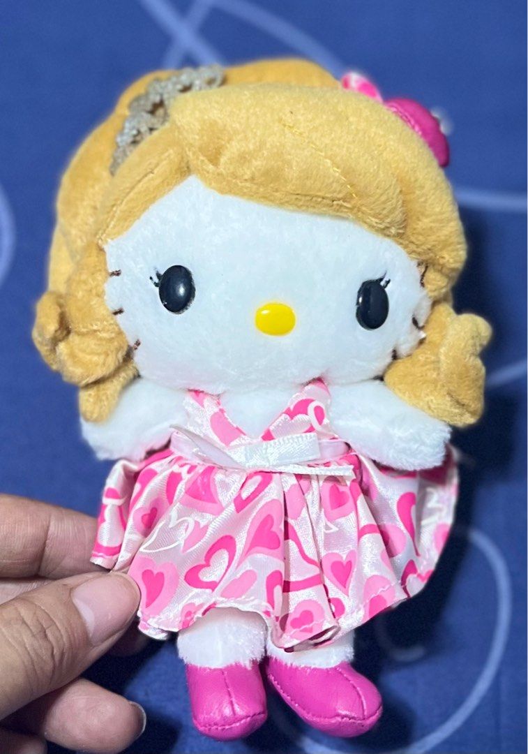 Hello kitty on Carousell