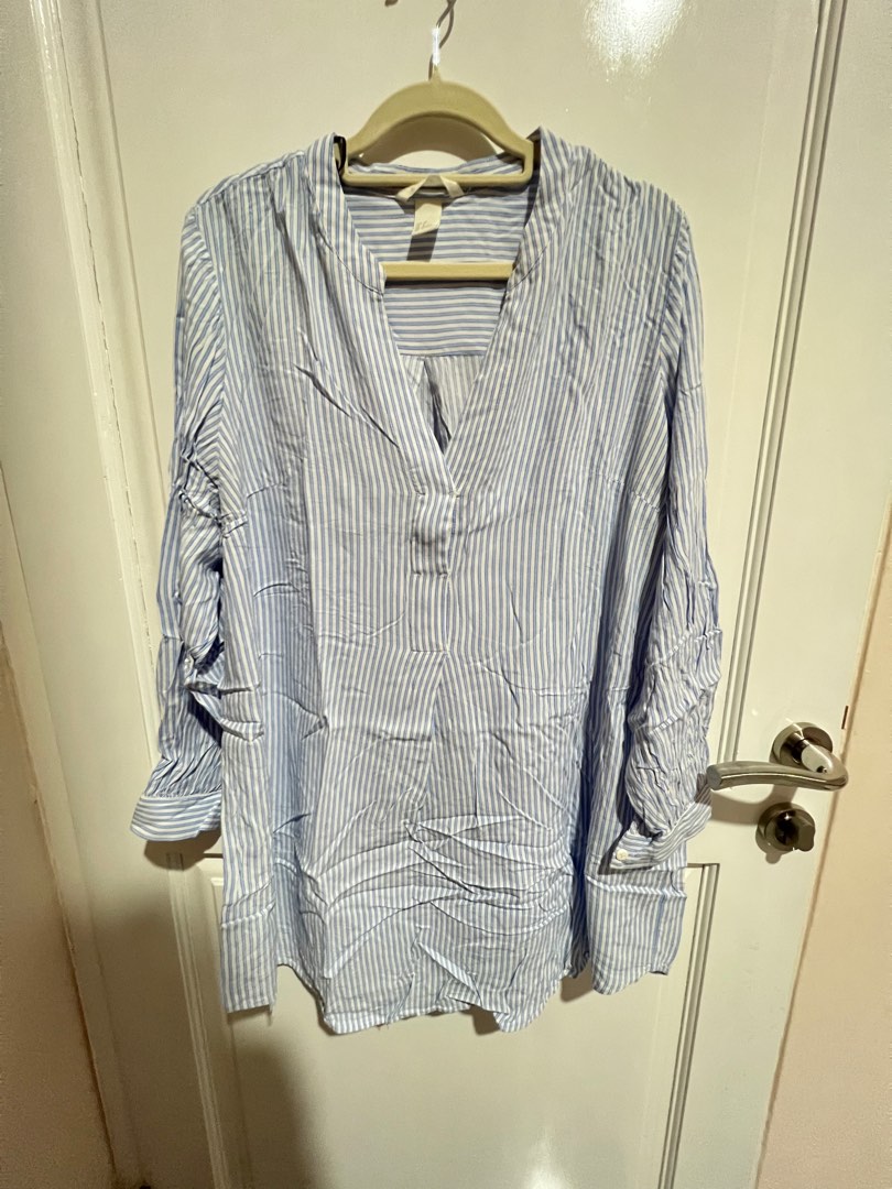 H&m hnm blouse kemeja garis adem hijab, Fesyen Wanita, Pakaian Wanita, Atasan di Carousell