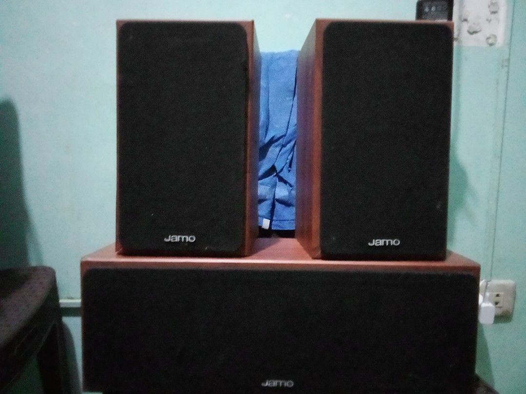 Jamo bookshelf and center speaker s412 on Carousell