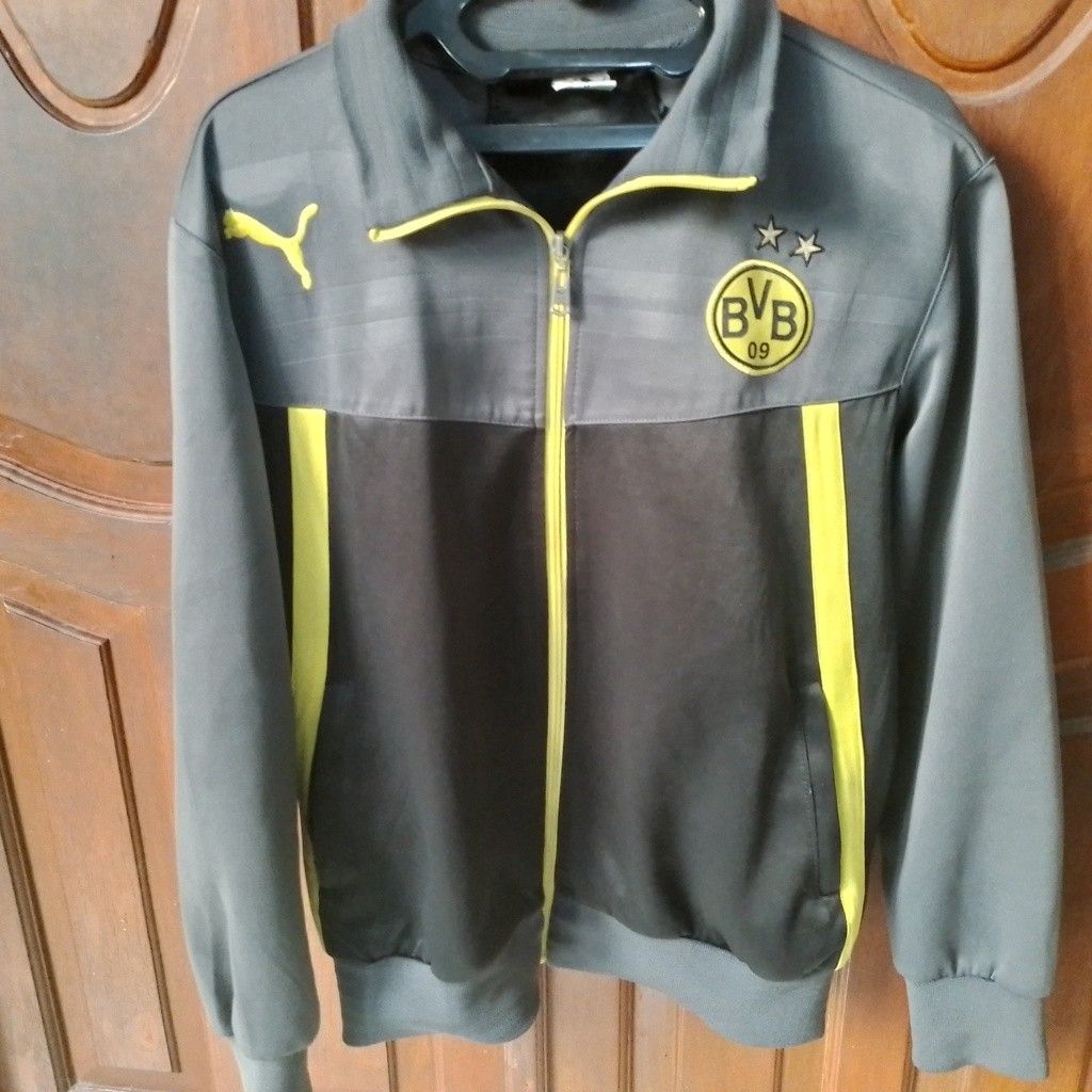 Jual Jaket Puma x Borussia Dortmund BVB 09 Ukuran L Original, Fesyen Pria, Pakaian , Baju Luaran ...