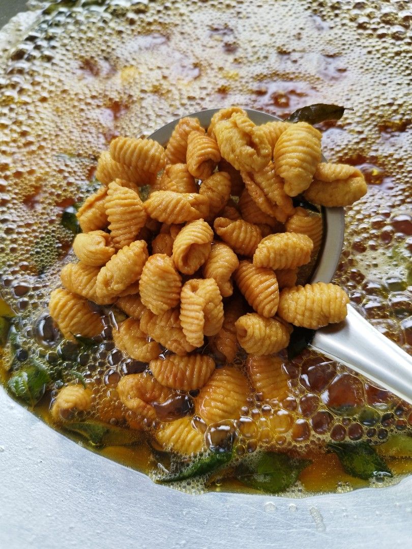 Kuih siput homemade, Food & Drinks, Packaged & Instant Food on Carousell