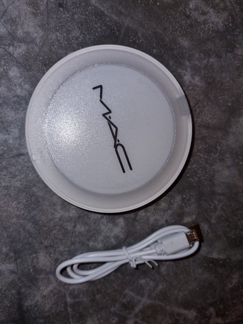 Mac cosmetics - mirror compact with light, Beauty & Personal Care, Face ...