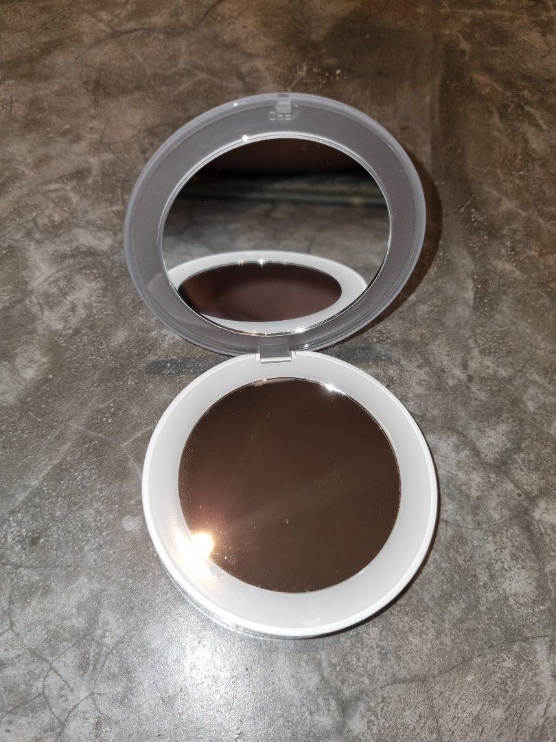 Mac cosmetics - mirror compact with light, Beauty & Personal Care, Face ...