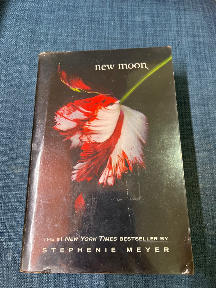 New Moon Twilight Series by Stephanie Meyer, Hobbies & Toys, Books ...