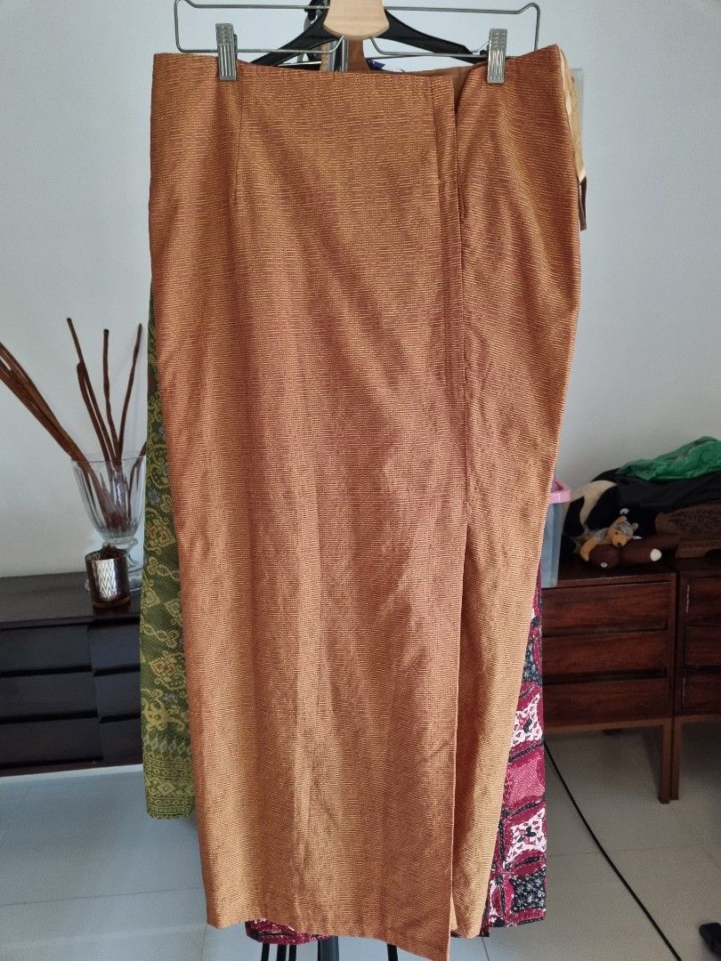 ROK KAIN SONGKET . BATIK, Fesyen Wanita, Pakaian Wanita, Gaun & Rok di ...
