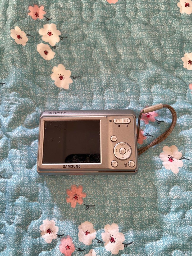 Samsung old camera, Photography, Cameras on Carousell