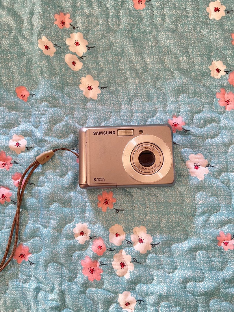 Samsung old camera, Photography, Cameras on Carousell