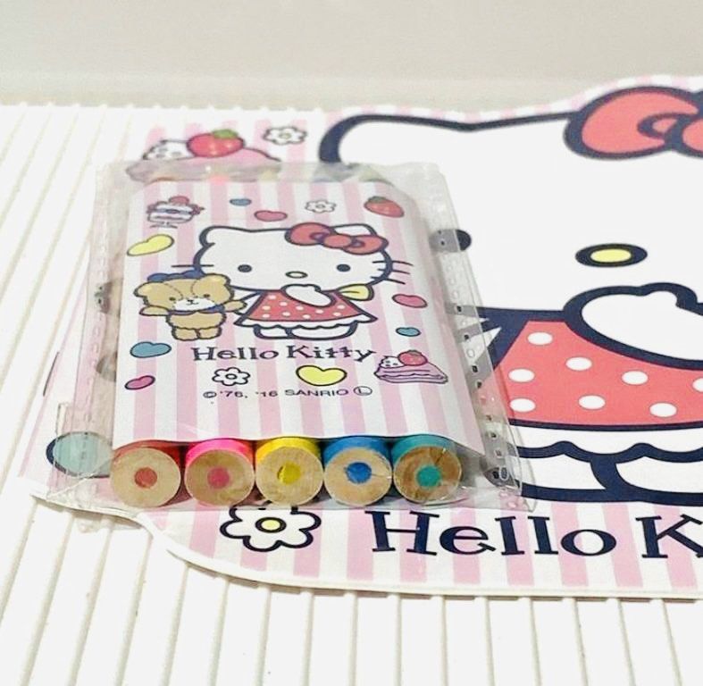 Sanrio Hello Kitty Color Book, Hobbies & Toys, Books & Magazines ...