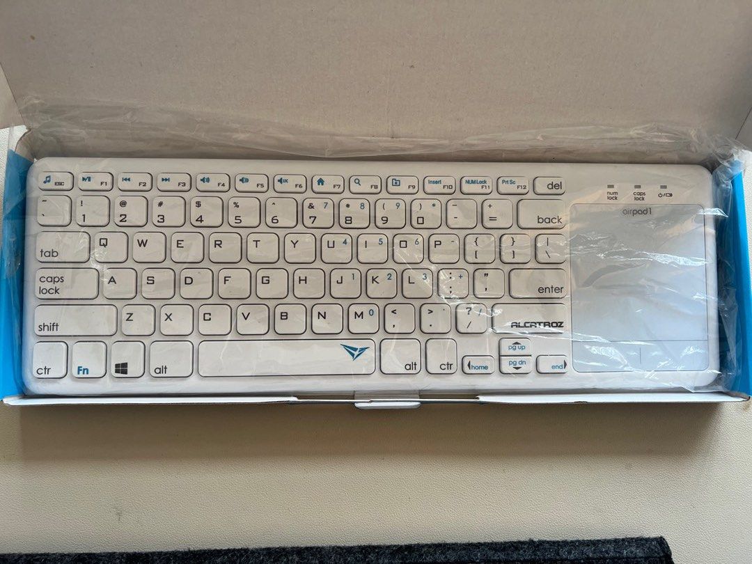 Set of portable screen, keyboard & mouse, Computers & Tech, Parts ...