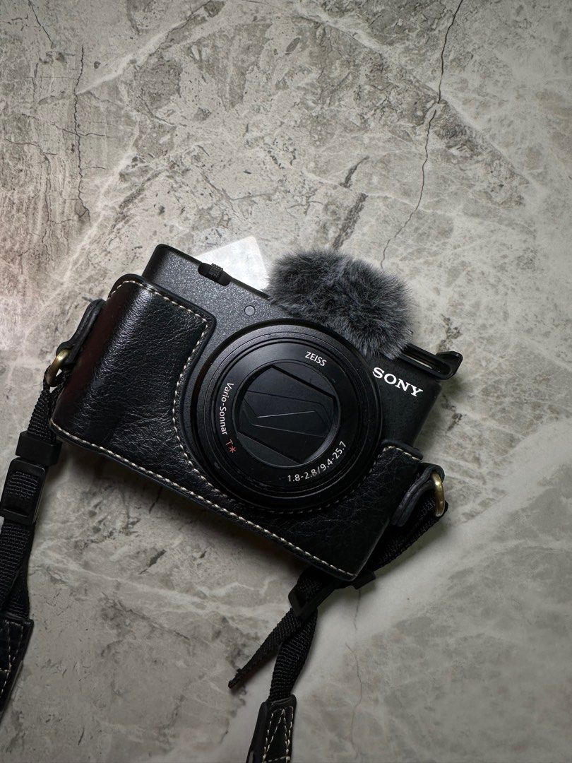 Sony ZV-1 with Ulanzi Lens, Photography, Cameras on Carousell