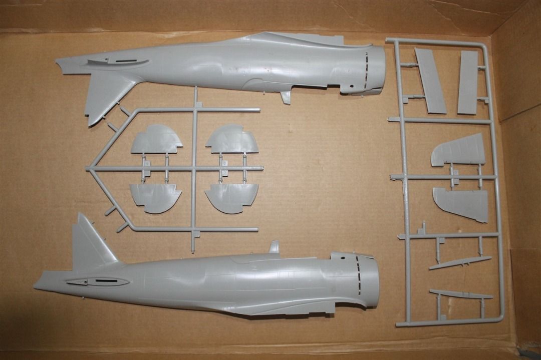 Trumpeter 02405 - Mitsubishi A6M2b Zero Type 21 1:24 scale model kit ...