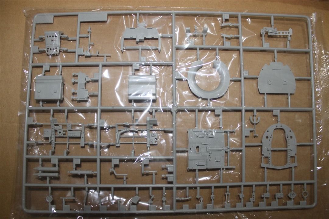 Trumpeter 02405 - Mitsubishi A6M2b Zero Type 21 1:24 scale model kit ...