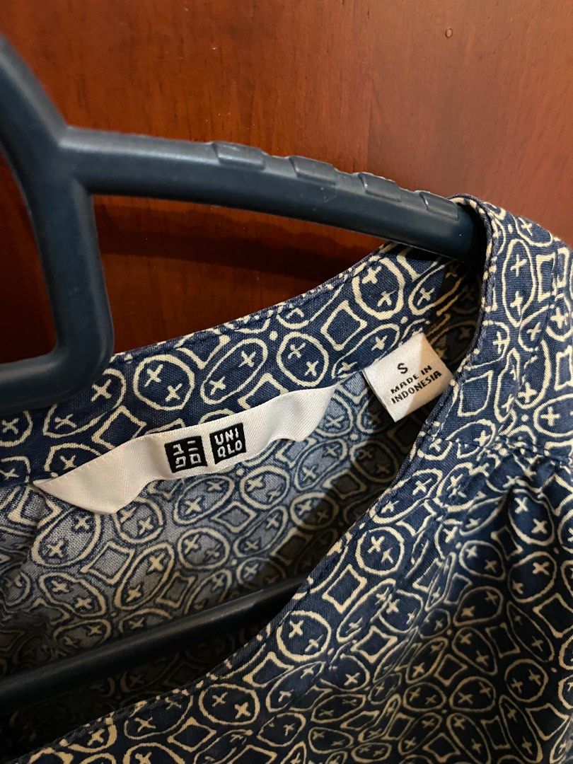 uniqlo batik top, Women's Fashion, Tops, Blouses on Carousell