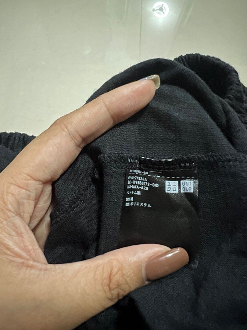 Uniqlo Off Shoulder, Women's Fashion, Tops, Blouses on Carousell